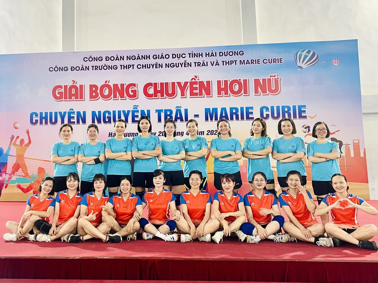 Sôi nổi giải Bóng chuyền hơi nữ : THPT CHUYÊN NGUYỄN TRÃI - THPT MARIE ...