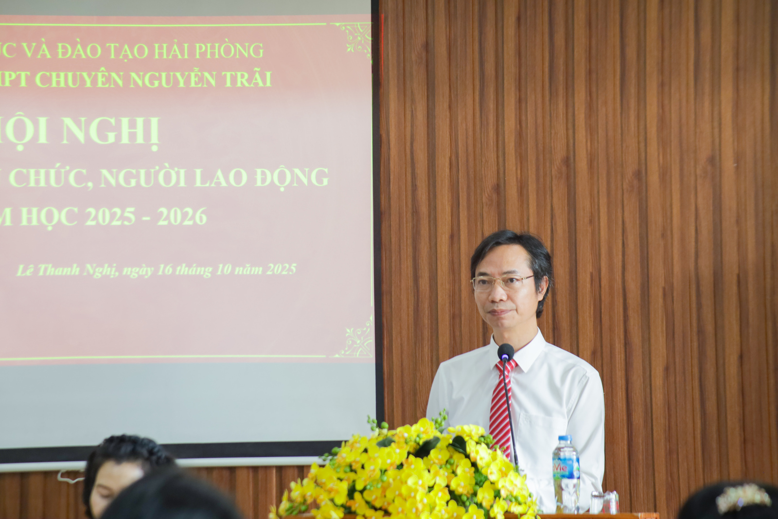 Hội nghị cán bộ, viên chức và người lao động trường THPT Chuyên Nguyễn ...
